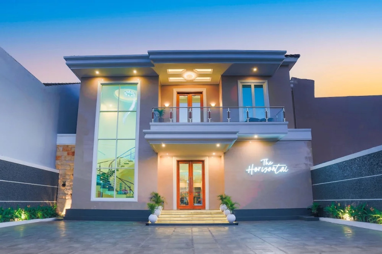 The Horizontal Hotel Pacitan - Pacitan