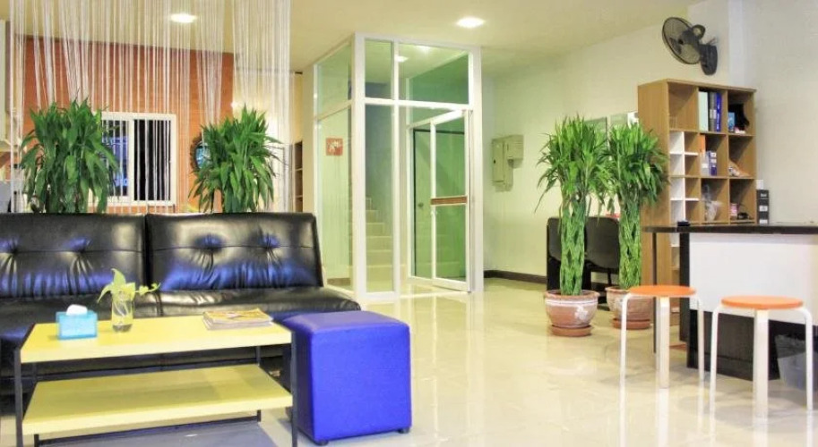 Ananas Phuket Central Hostel - Adults Only - Phuket