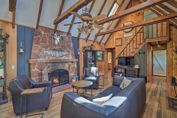 Lakeview Lodge Fit For Groups < 1 Mile To Lake! - San Bernardino, CA