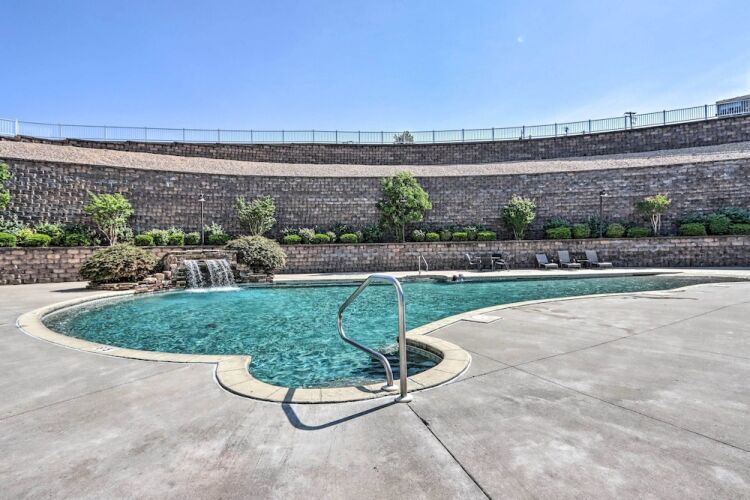 Lands End Condo W/ Resort Perks & Balcony! - Osage Beach, MO