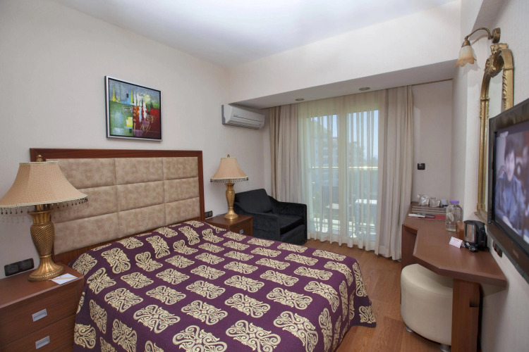 Laur Hotels - Дидим