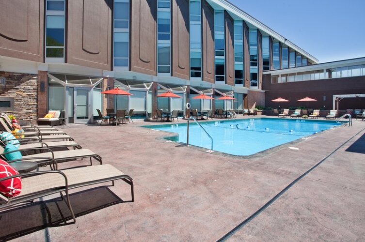Holiday Inn Resort West Bay Beach - Traverse City, MI