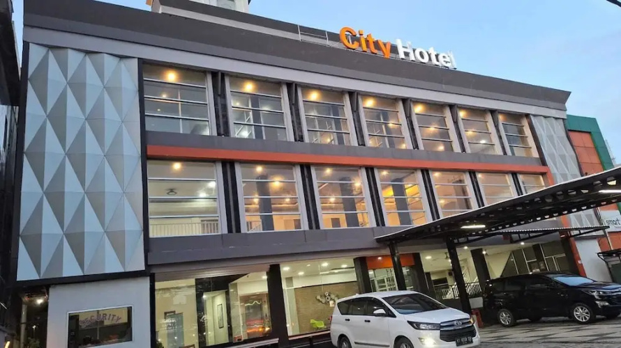 City Hotel - 발릭파판