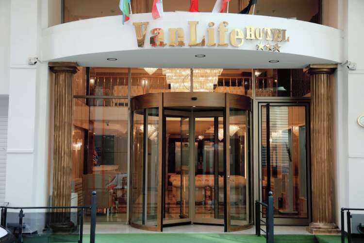 Van Life Hotel - Van