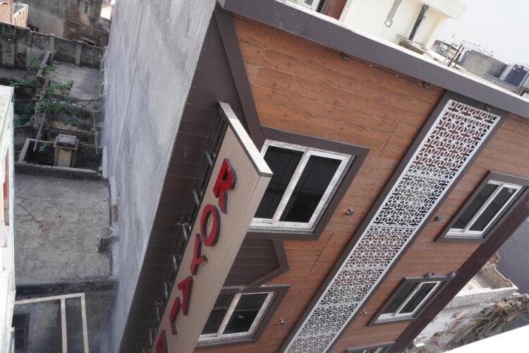 Hotel Royal Rosette - Delhi