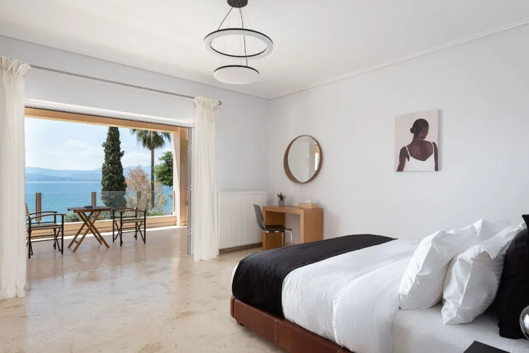 Eretria Luxurious Seafront Villa - Халкида