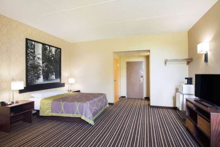 Super 8 Plattsburgh - Plattsburgh, NY