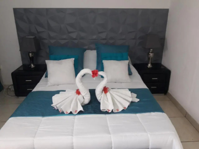 Coquet F2 Climatise Avec Piscine Au Lamentin - Martinique