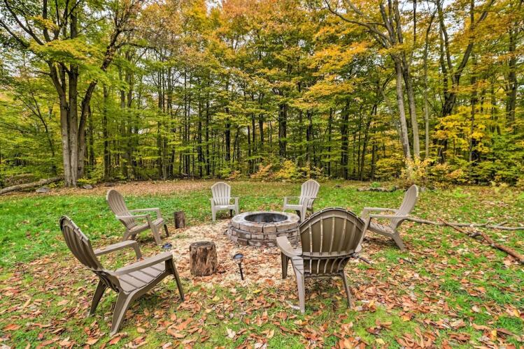 Tobyhanna Home ~ 12 Mi To Camelback Ski Resort! - Mount Pocono, PA