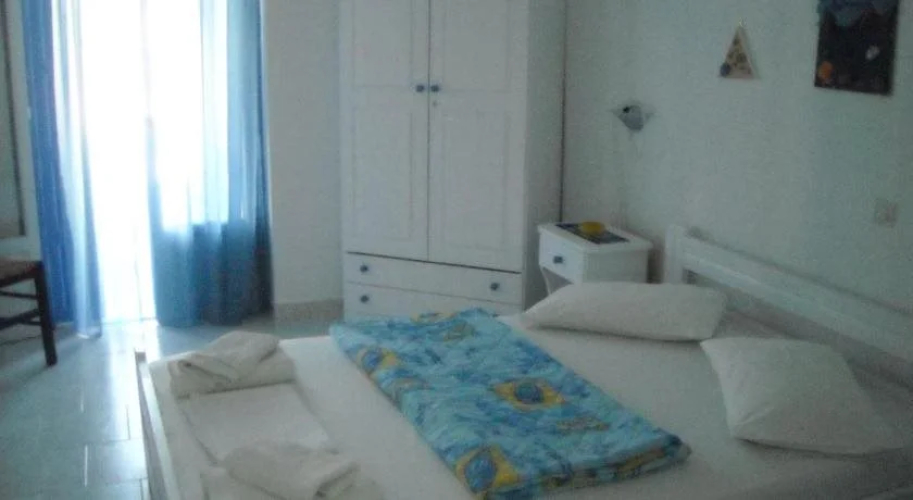 Ostria Vento - Milos