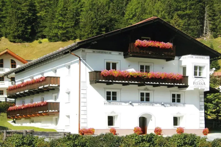 Apartment In Ischgl Overlooking The Mountains - St Anton am Arlberg