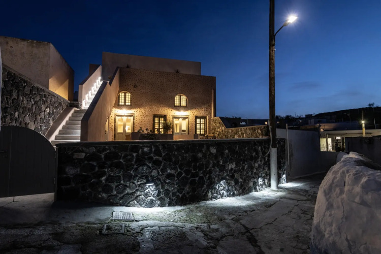 Frescoes Luxury Suites - Santorini