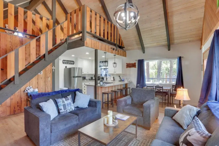 Cabin W/ Deck, Fire Pit & Big Bear Lake Access! - Big Bear, CA