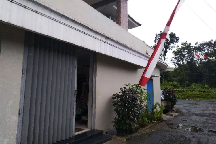 Oyo 90614 Spring Homestay - Jember