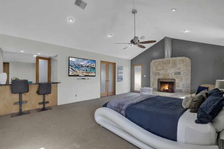 406 Lodge-a: Hot-tub & 2 Blks To Main St - Fredericksburg, TX