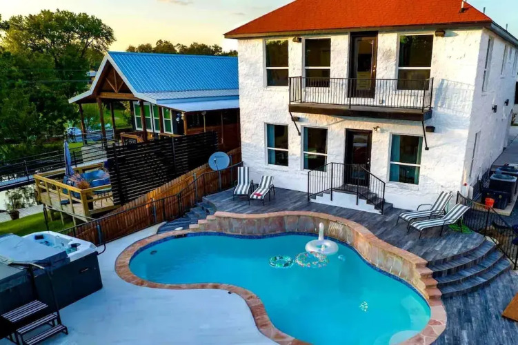 Lakefront Home W/ Pool, Spa, & Game Room! - Horseshoe Bay, TX