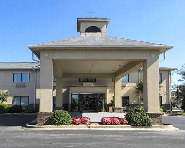 Quality Inn - Auburn, GA