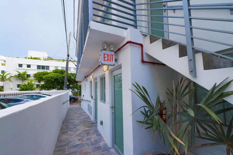 Boutique 18 - Miami Beach, FL