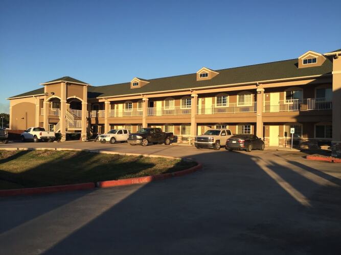 Highlands Suites - Highlands, TX
