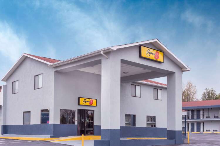 Super 8 By Wyndham Locust Grove - Griffin, GA