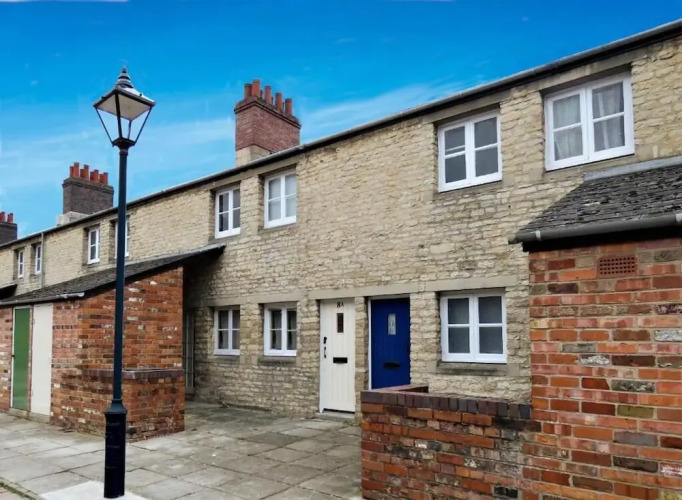 Converted Railway Cottage - Swindon
