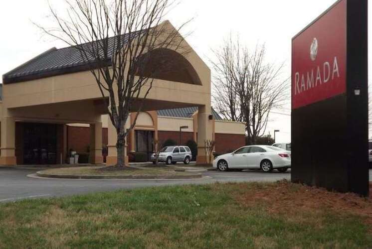 Ramada By Wyndham Gainesville - Gainesville, GA