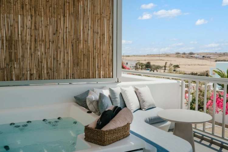Mr & Mrs White Suites & More - Paros