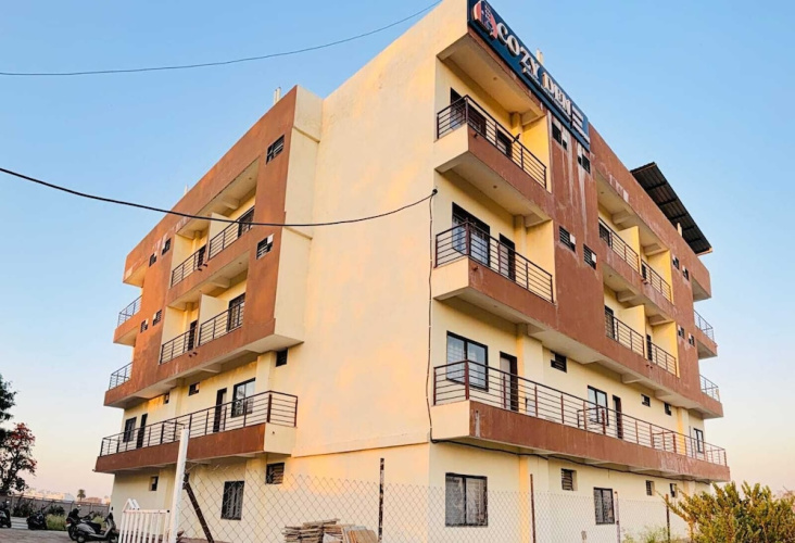 Cozy Den Hotel - Bhopal