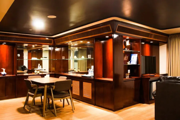 Doulos Phos The Ship Hotel - Bintan Island