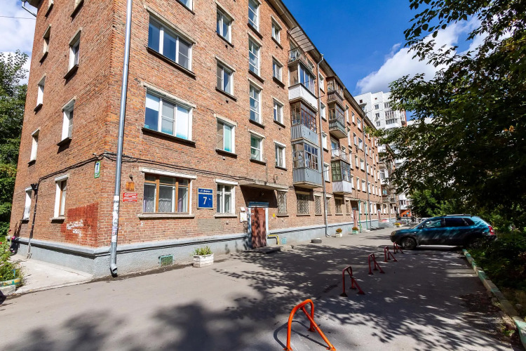 Веста на проспекте Карла Маркса - Новосибирск