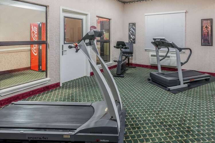 Days Inn & Suites Pasadena - Deer Park, TX