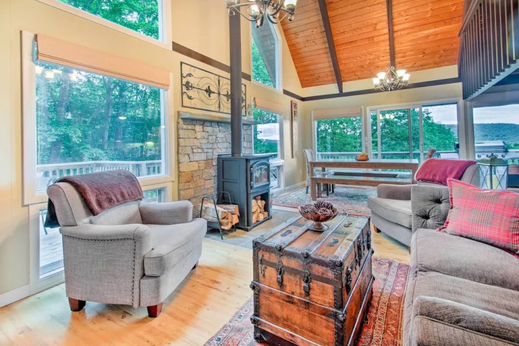 Conway Area Chalet W/ Mountain Views & Fire Pit! - New Hampshire (State)