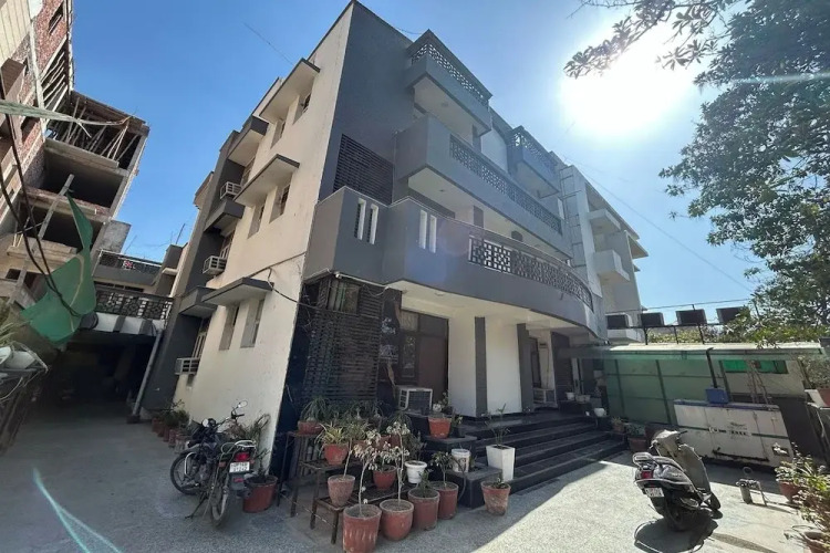 Hotel B K House - Noida