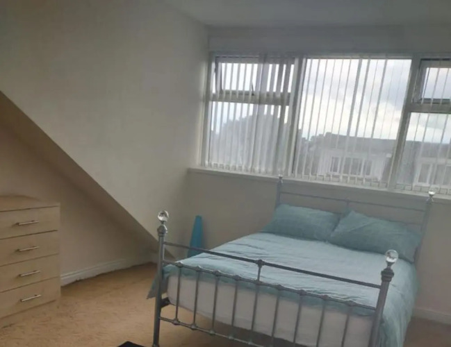 Paradise Apartment- Female Only - Bradford