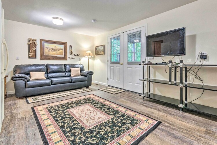 Cozy Pet-friendly Hot Springs Village Apt W/ Deck - Hot Springs Village, AR