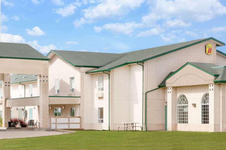 Super 8 By Wyndham Morden - Morden