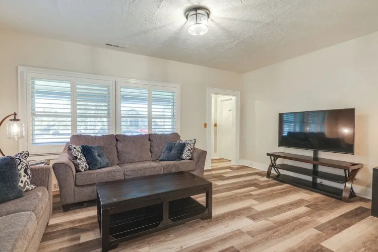Sunny Turlock Cottage: Walk To Downtown! - 特洛克