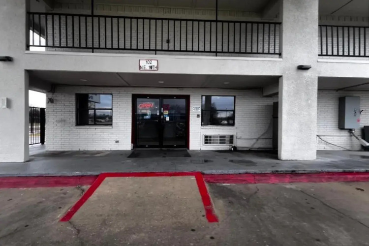 Deluxe Inn Motel By Oyo Grand Prairie Interstate 30 - Grand Prairie, TX