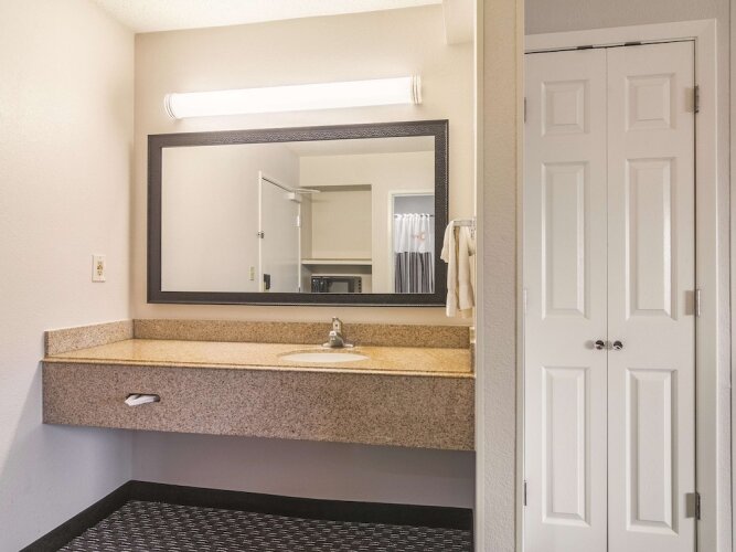 La Quinta Inn & Suites Brunswick - Brunswick, GA