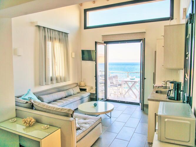 Eleia Seafront Rooms & Villas - Лесбос
