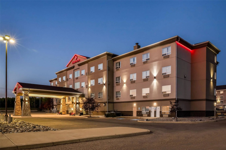Ramada By Wyndham Lac La Biche - Lac la Biche