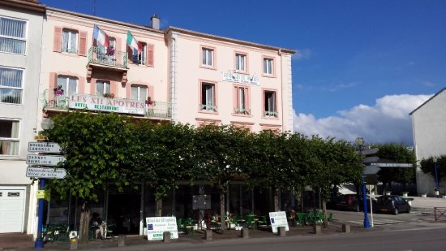 Hôtel Des Xii Apôtres & De La Clé Des Champs - Contrexéville