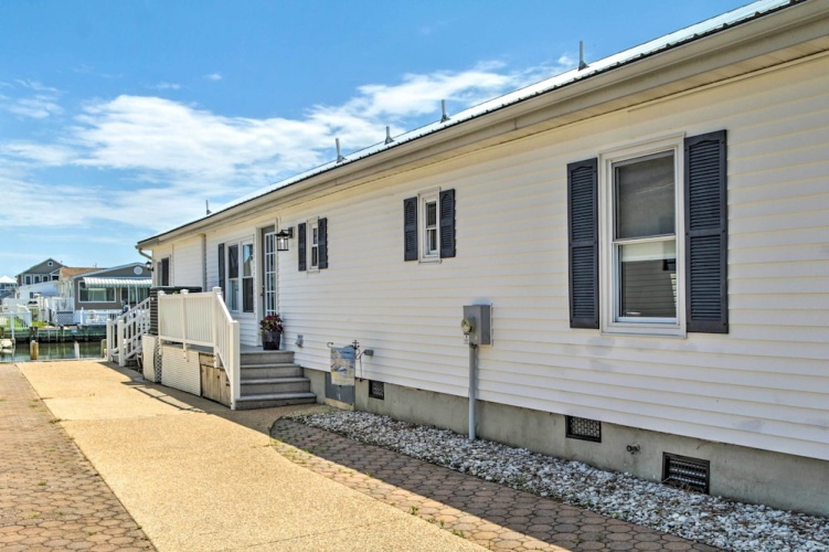 Fire Pit + Views: Canal-front Fenwick Island Home - Delaware
