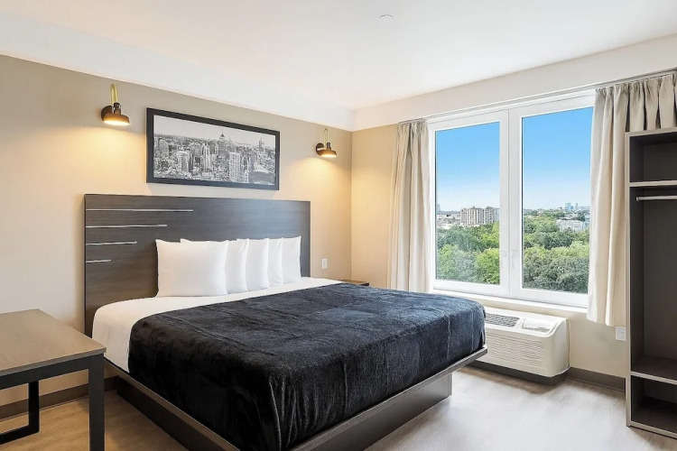 Liv Hotel Bronx - Yonkers, NY