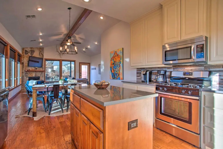 Updated Cabin W/ 360-degree Mtn View: 1 Mi To Lake - Medicine Park, OK