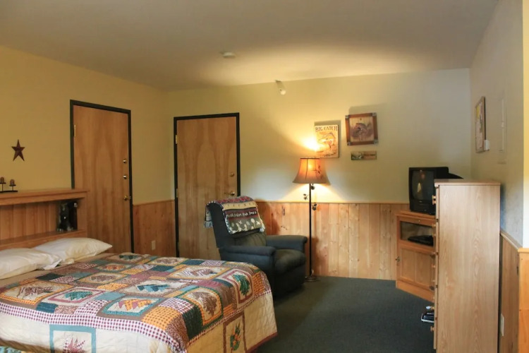 Viking Bay Resort & Lodge - Alexandria, MN