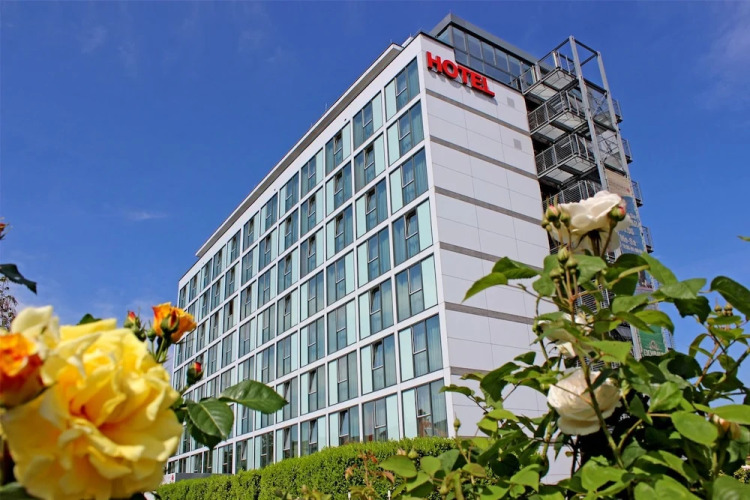 Panorama Hotel In Neustadt An Der Weinstraße - Neustadt