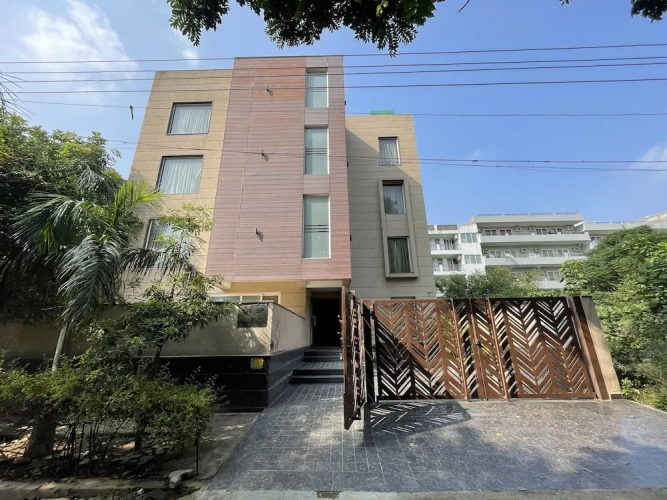 Saltstayz Select - Galleria Market & Golf Course Road - Gurugram