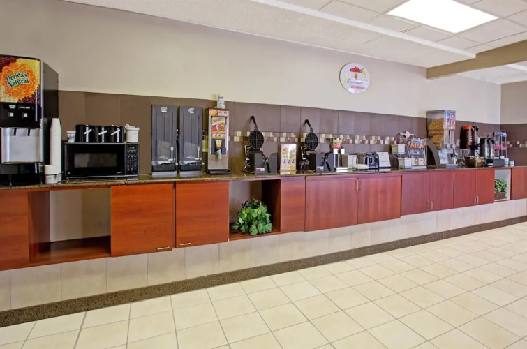 Super 8 Wheat Ridge/denver West - Arvada, CO