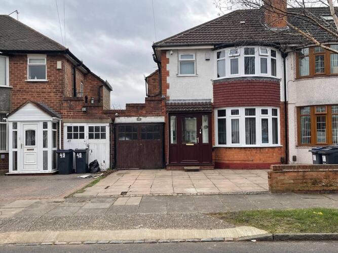 Impeccable 3-bed House In Birmingham - Birmingham